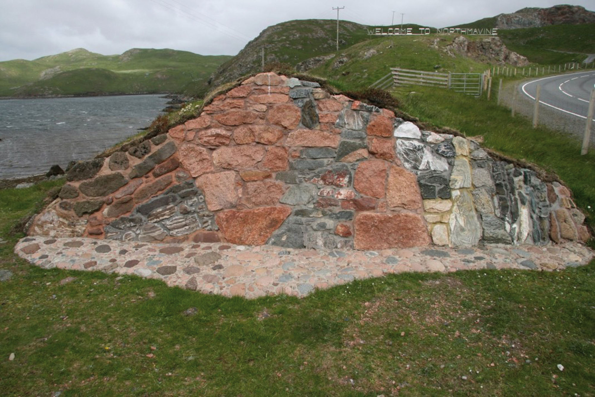 gs027-geopark-shetland-geological-wall – Deposits